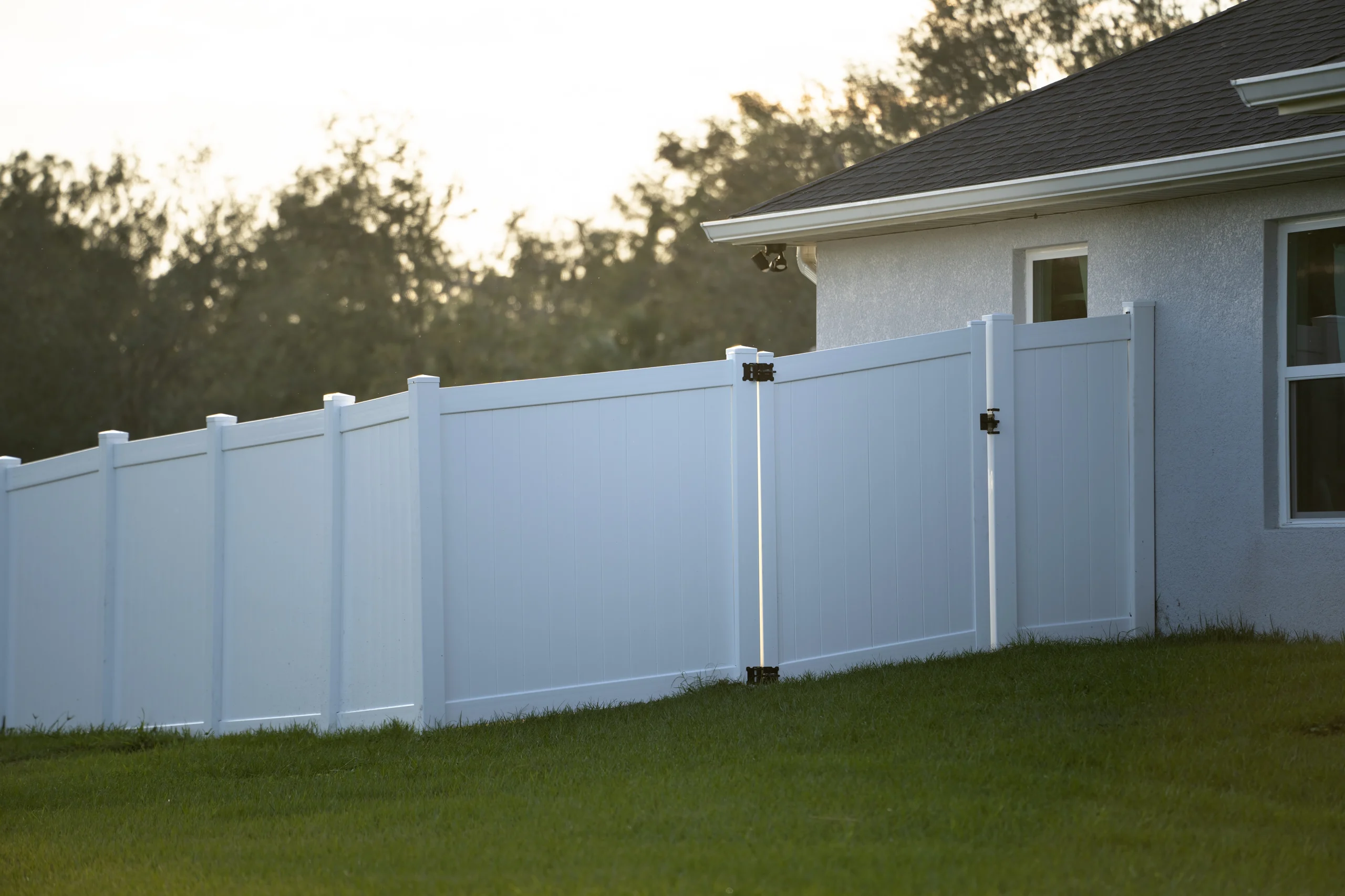 » Vinyl Fence